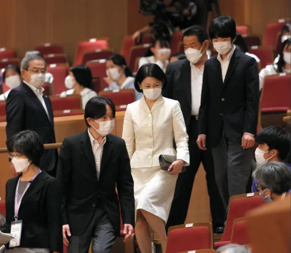 The four members of Prince Wenren's family have been together for a ...