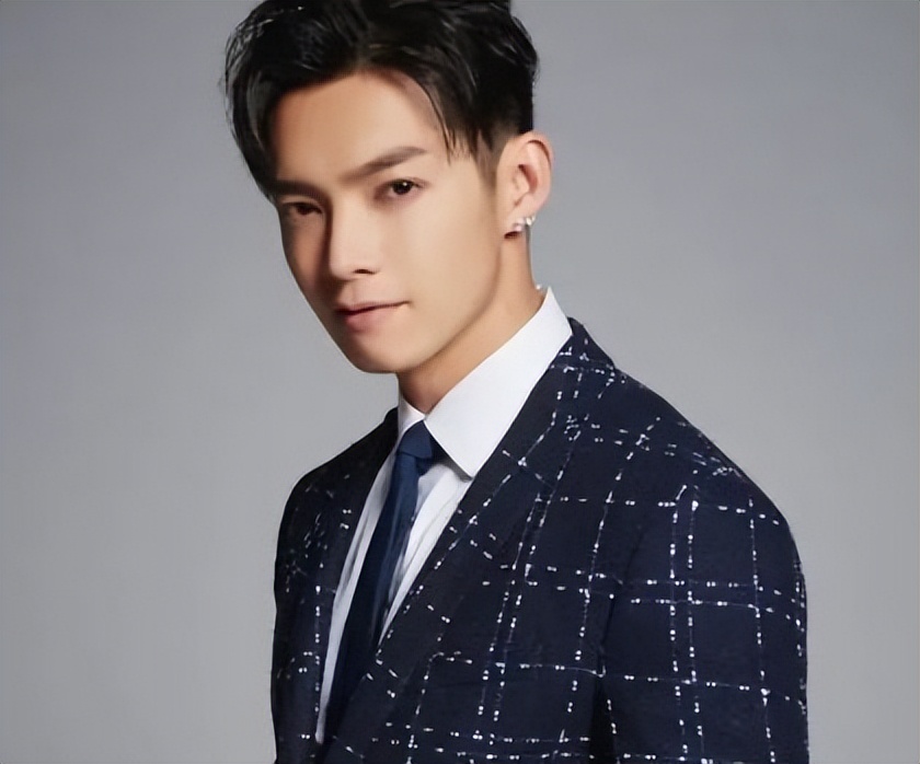 Chen Yiru posted a photo of Fahrenheit Disney 15 years ago, Yan Aaron ...