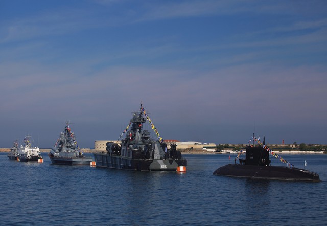 The displacement of the newly built 052D destroyer has been increased ...