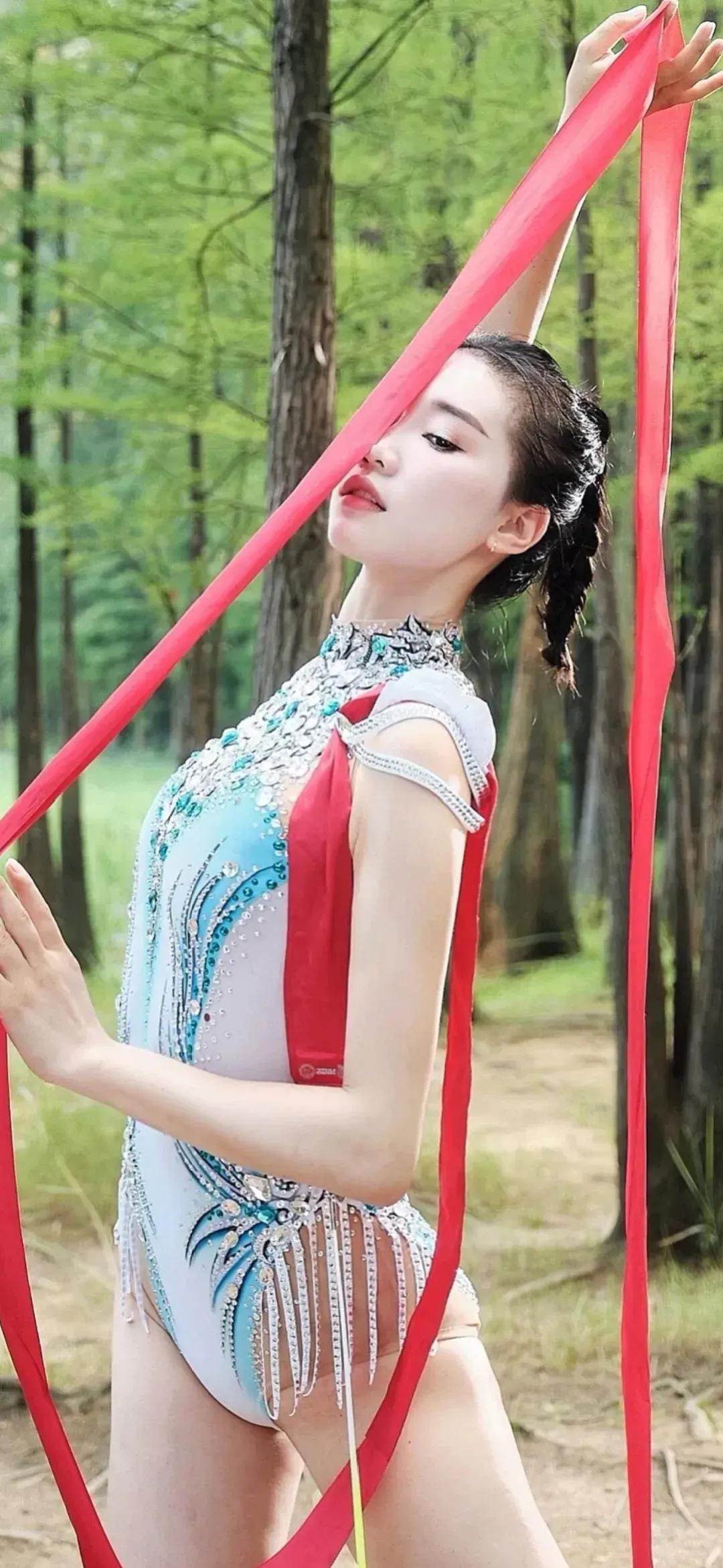 Shu Siyao, goddess of rhythmic gymnastics - iNEWS