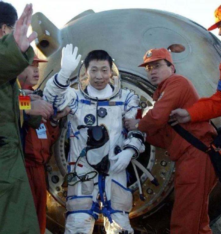Yang Liwei heard a "knock on the door" in space, and the mystery was ...