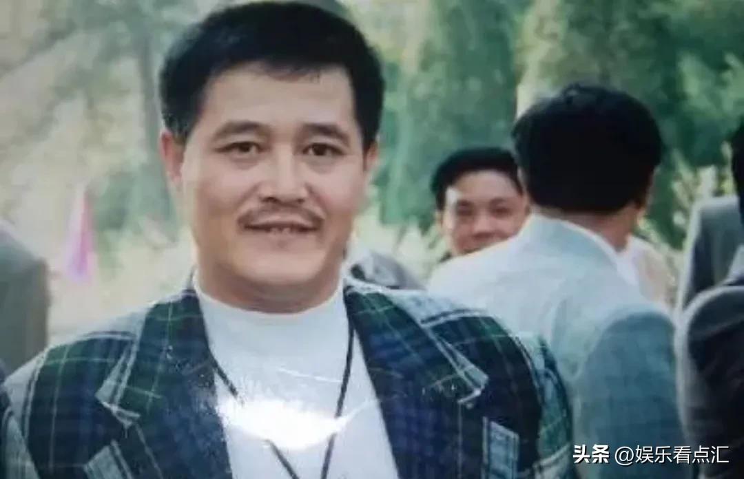 Edison Chen appeared in a bar in Shanghai, surrounded by beauties, and ...