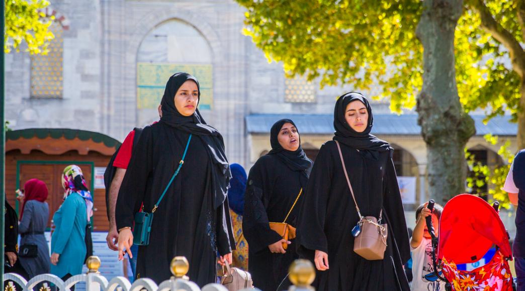 The toga robes that have passed through the millennium reveal the ...