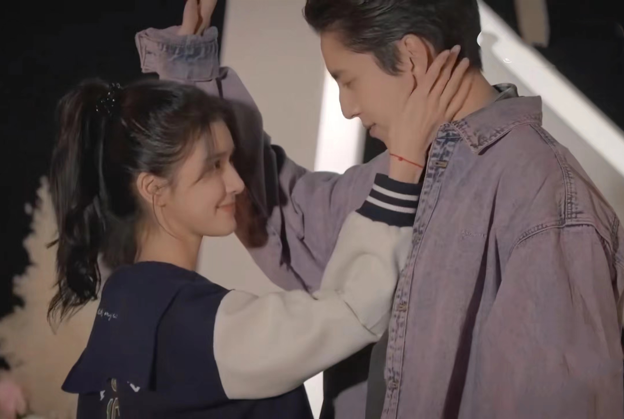 Cai Zhuoyi and Wang Dalu dance hotly, Li Guangjie's wife has a subtle ...