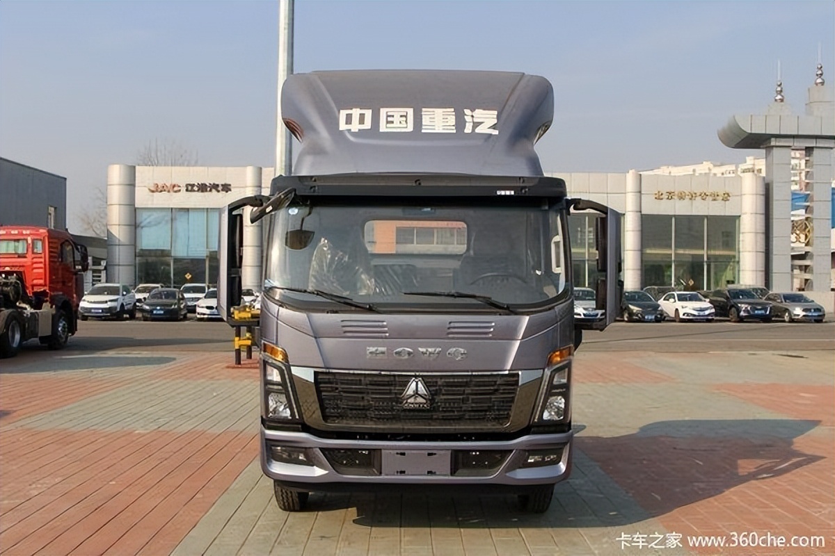 SINOTRUK HOWO S6 pickup truck real vehicle exposure, the appearance is very domineering ...