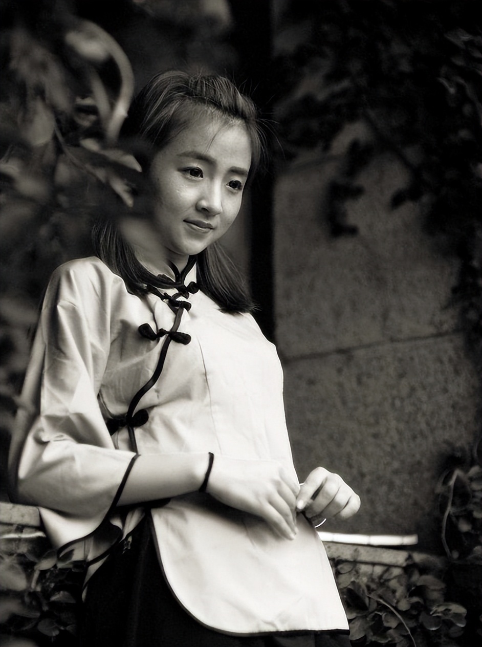 Chen Muhua: The daughter of a major general of the Kuomintang, served as the first female staff ...
