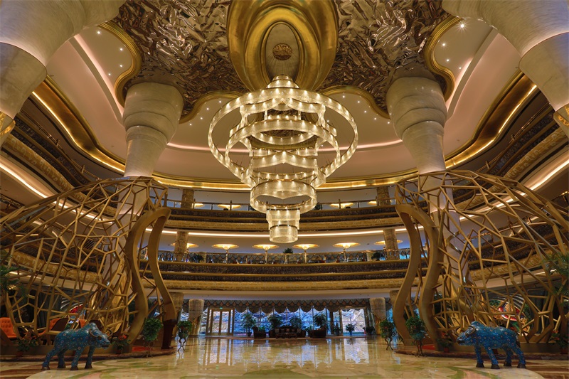 Why are modern people fascinated by the "deep pit hotel" - iNEWS