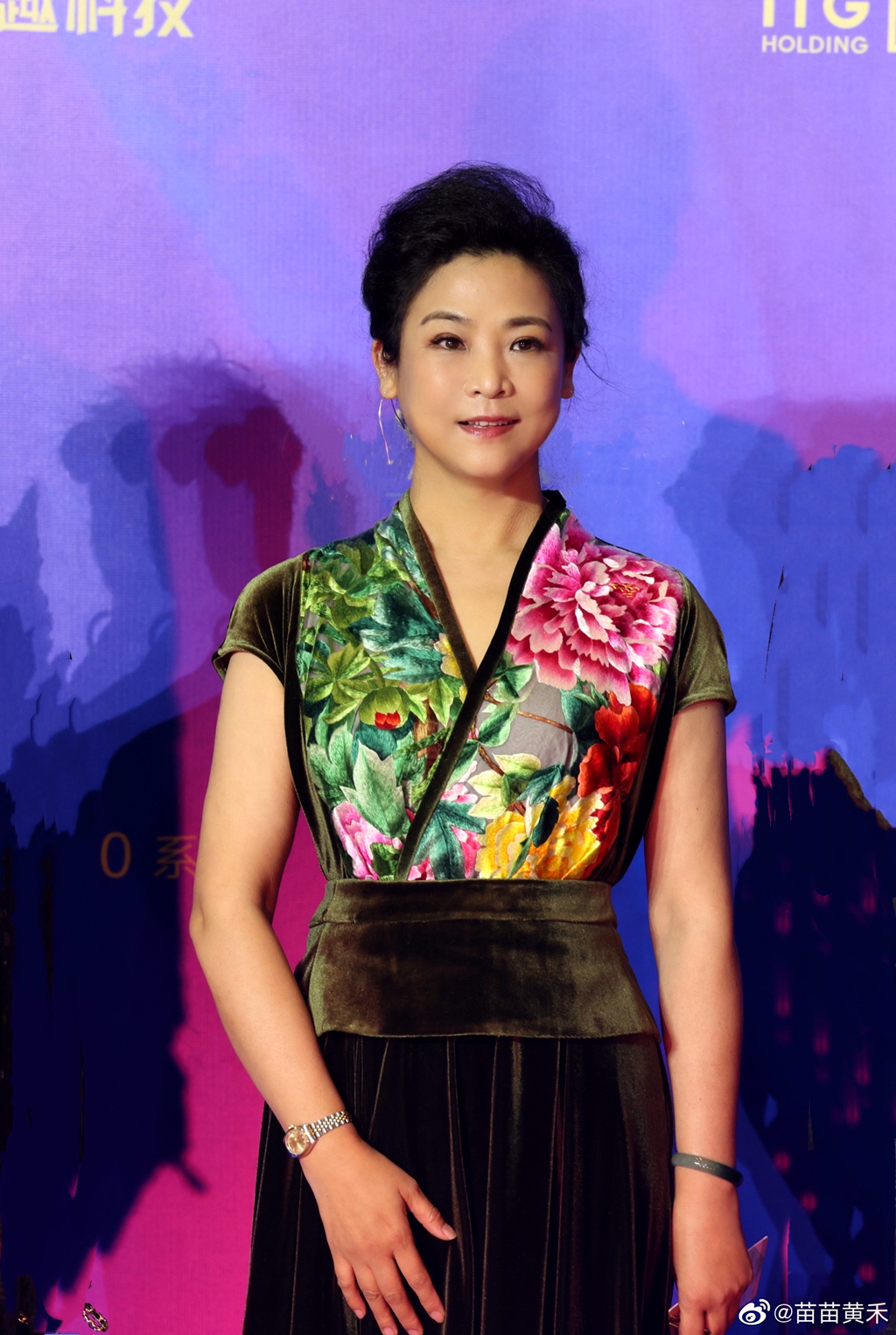 Actress Miao Miao's recent photos were exposed, taking photos with Wang Xiaotang, Tao Yuling and ...