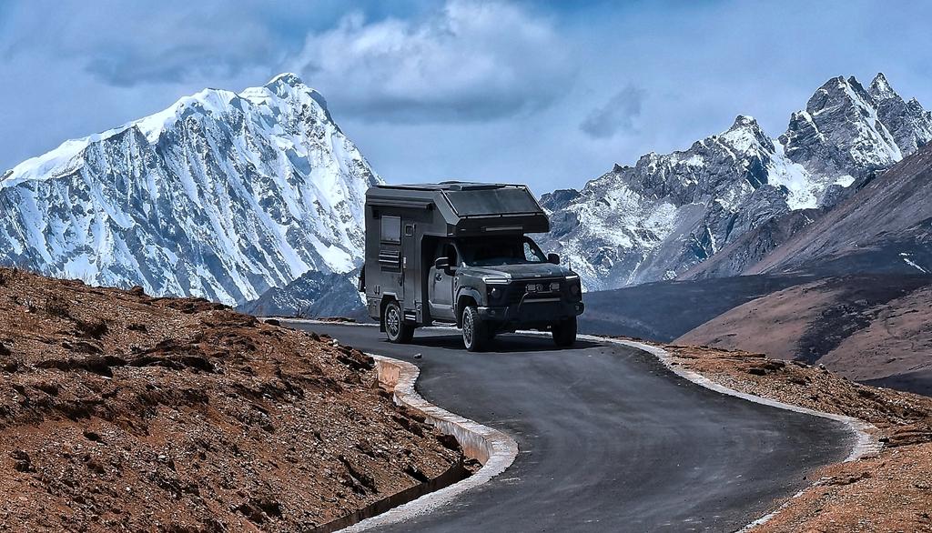 Full-time four-wheel drive with differential lock C can drive hard-core ...