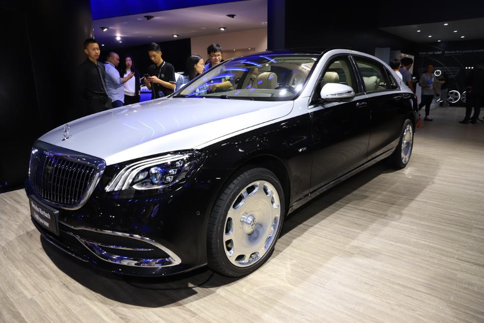 "Luxury Car Twilight" - is stepping on the peak, and is about to enter ...