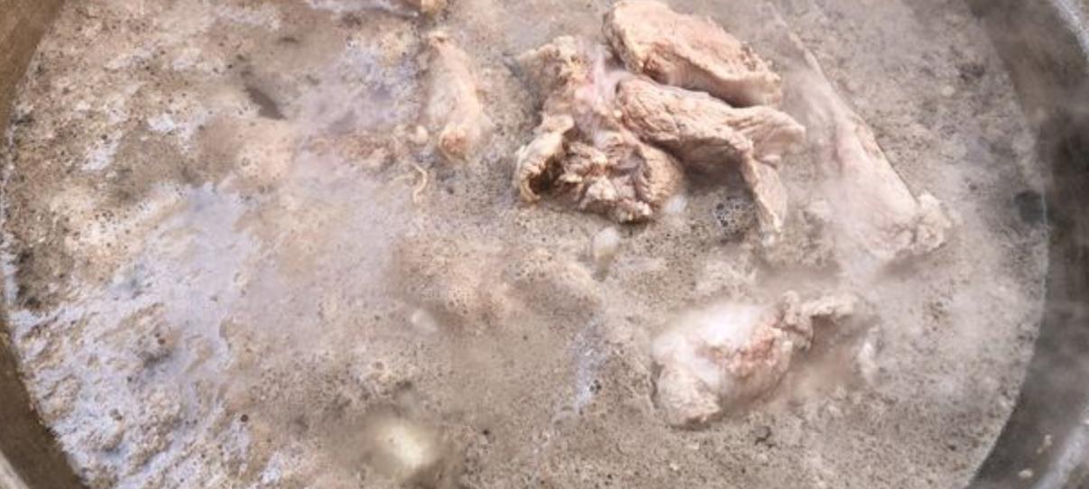 Stewed pork ribs appear foam, is it the nutrients of the meat, or dirty ...