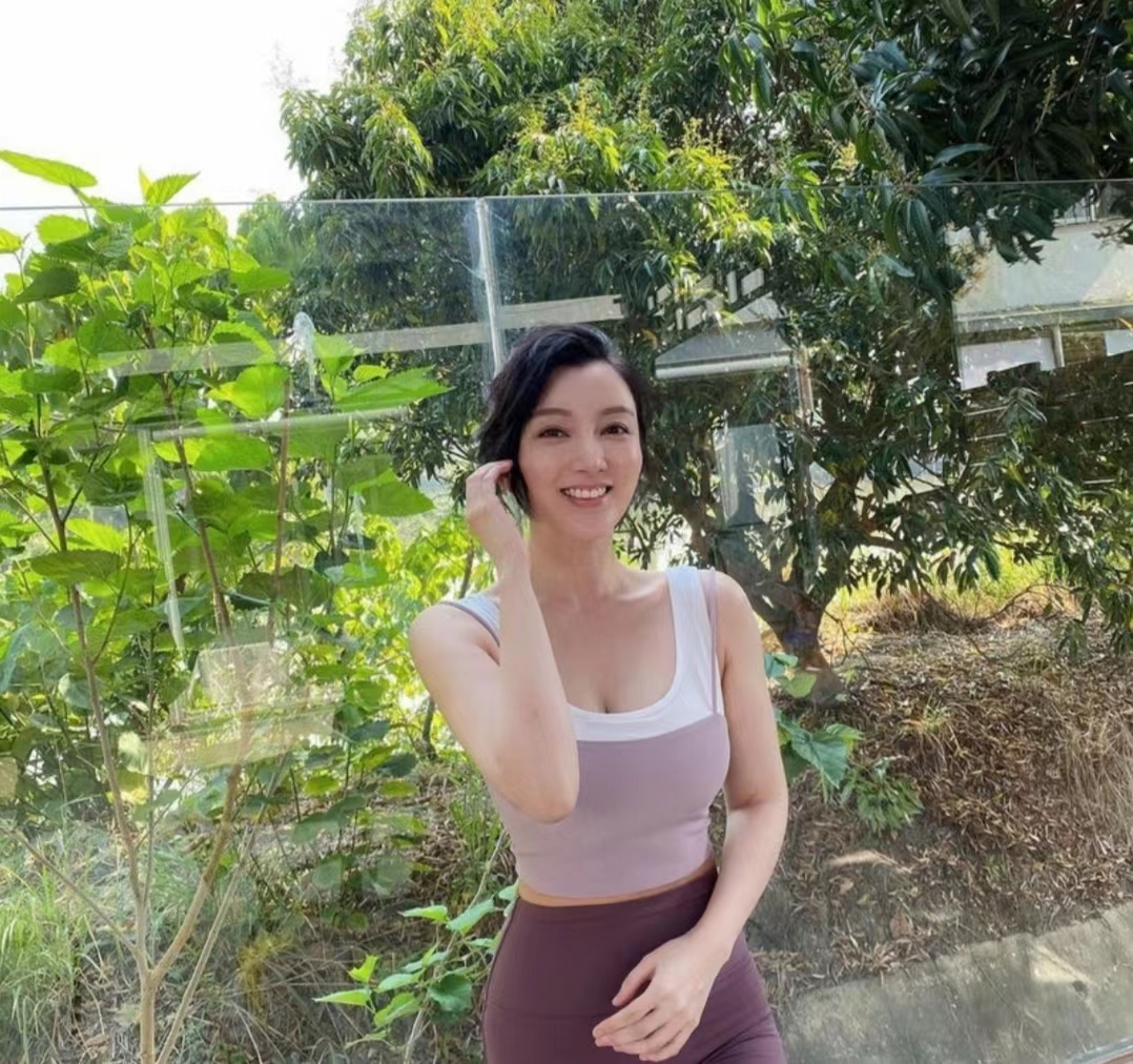 Congratulations!The former temperament Hong Kong sister suddenly took a ...