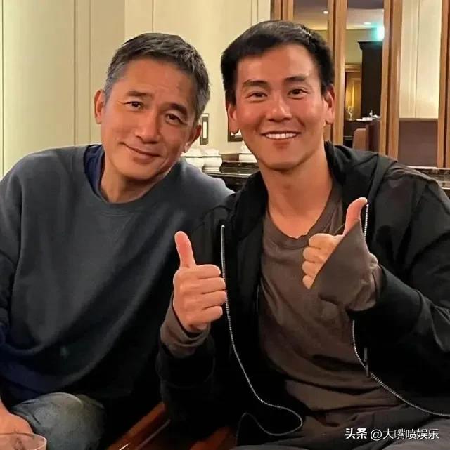 Netizens posted photos of Liang Chaowei's back on the streets of Japan ...