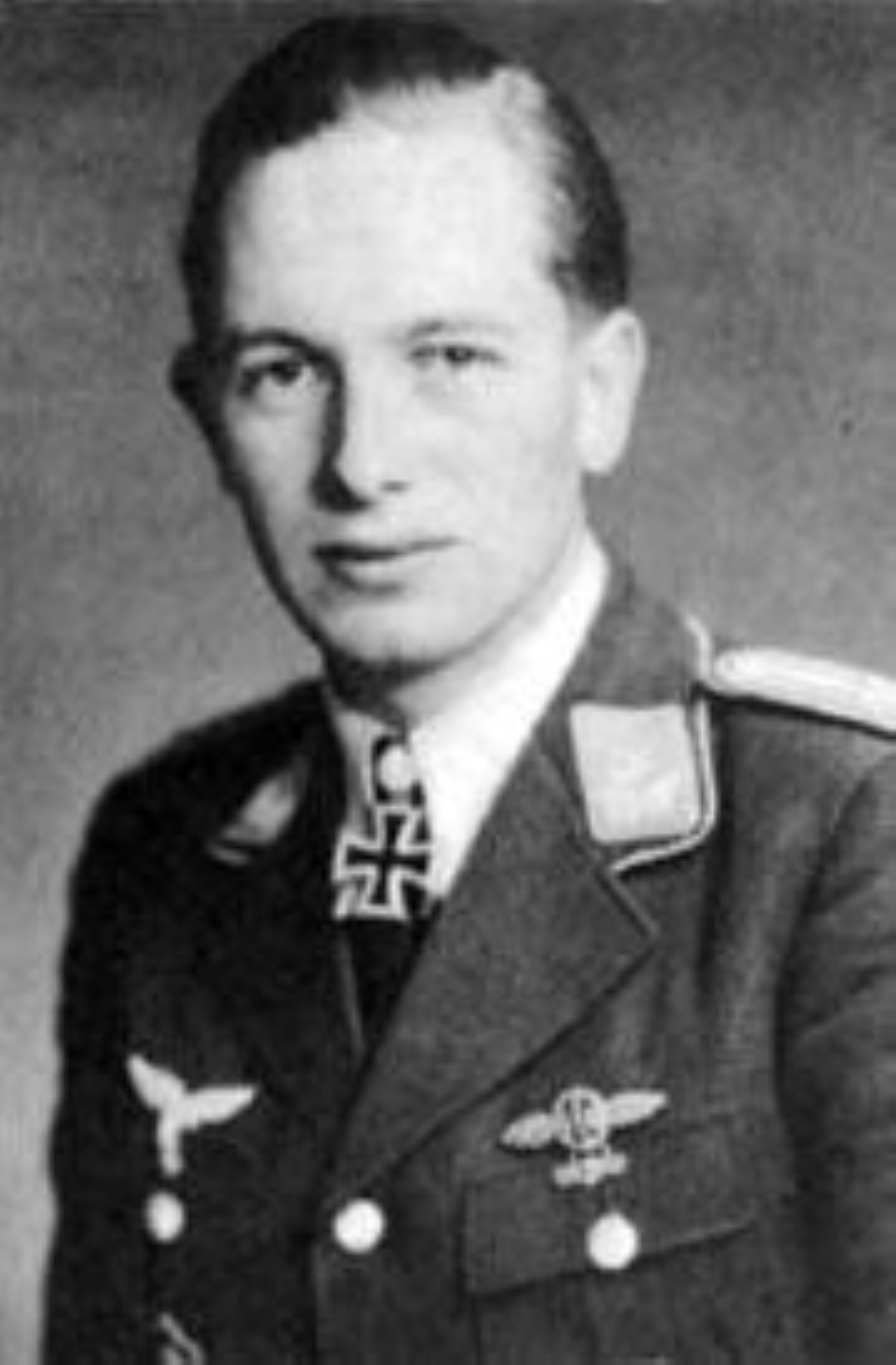 JG53 Wing Crossfingers, Oak Leaf Knight Lieutenant Wilhelm Crinius - iNEWS