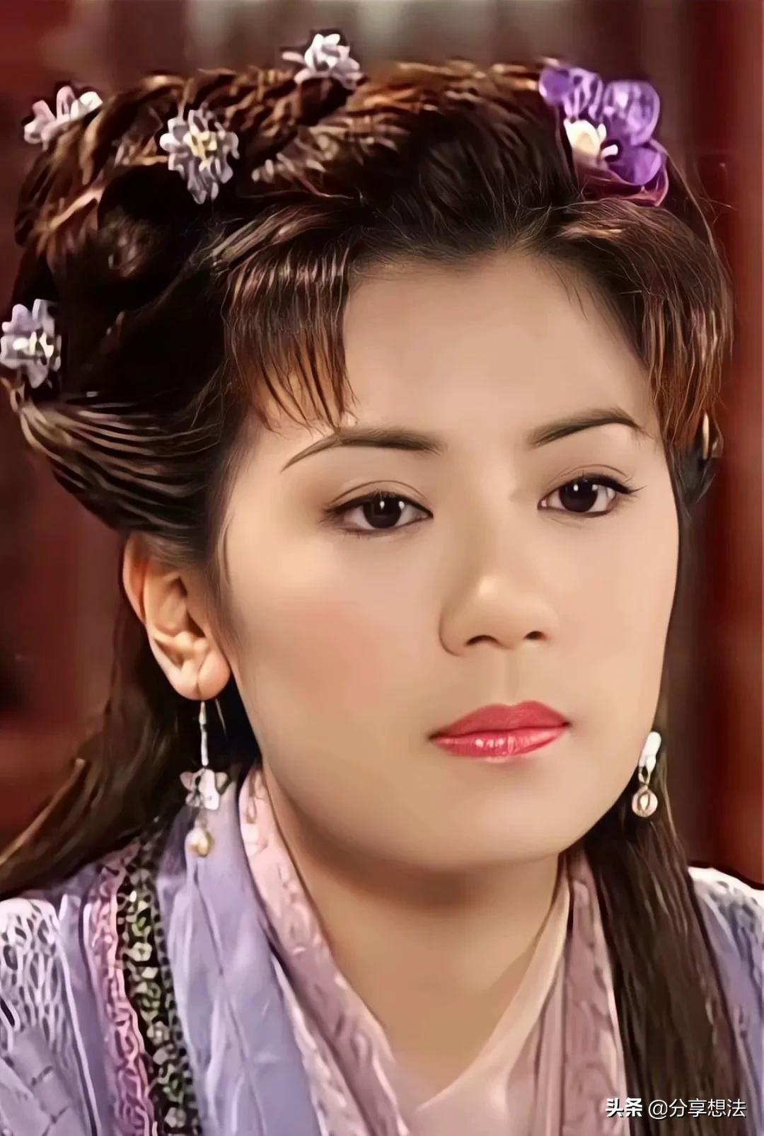 Jia Jingwen when she was young - iNEWS