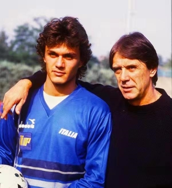 The first wonder of world football!The Maldini family perfectly ...
