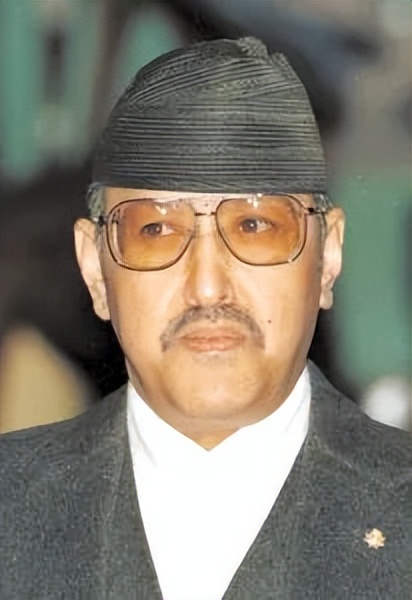 The massacre of the Nepalese royal family! The prince slaughtered 10 ...