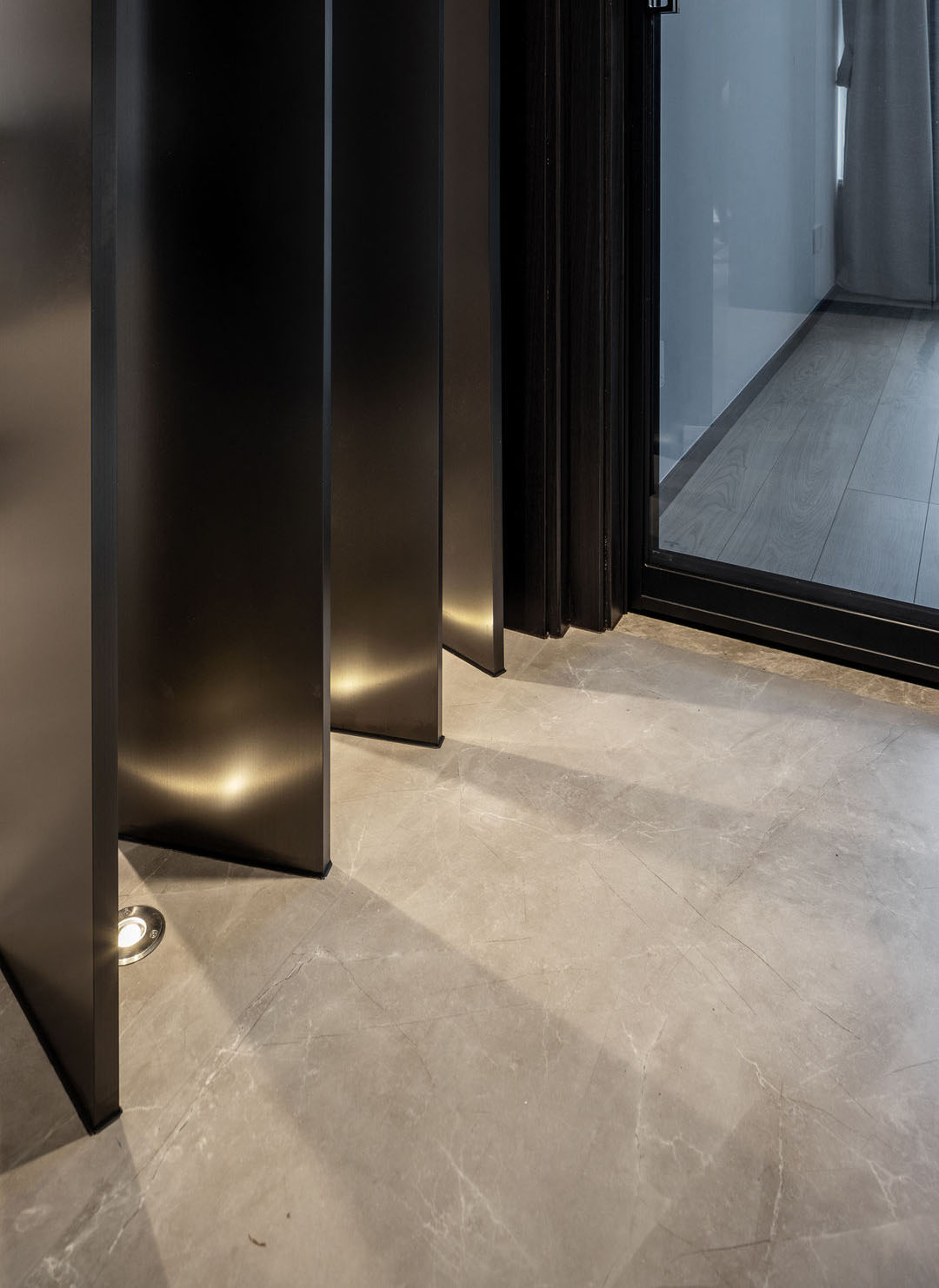 With a space of 165 square meters, the entrance is covered with wooden ...