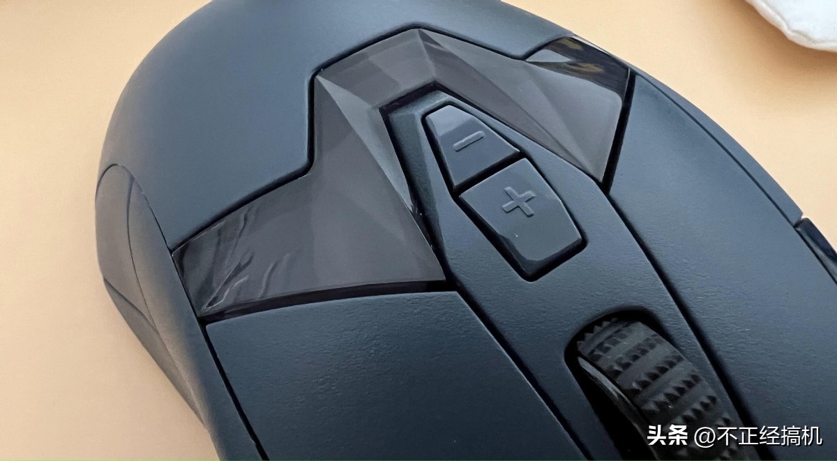 A mouse with a screen? Let's talk about the Dareu A980 and see what's ...