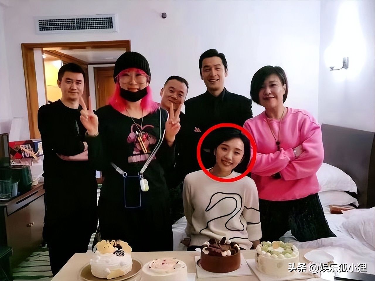 Explosive photos of Hu Ge and his wife Huang Xining traveling, the end ...