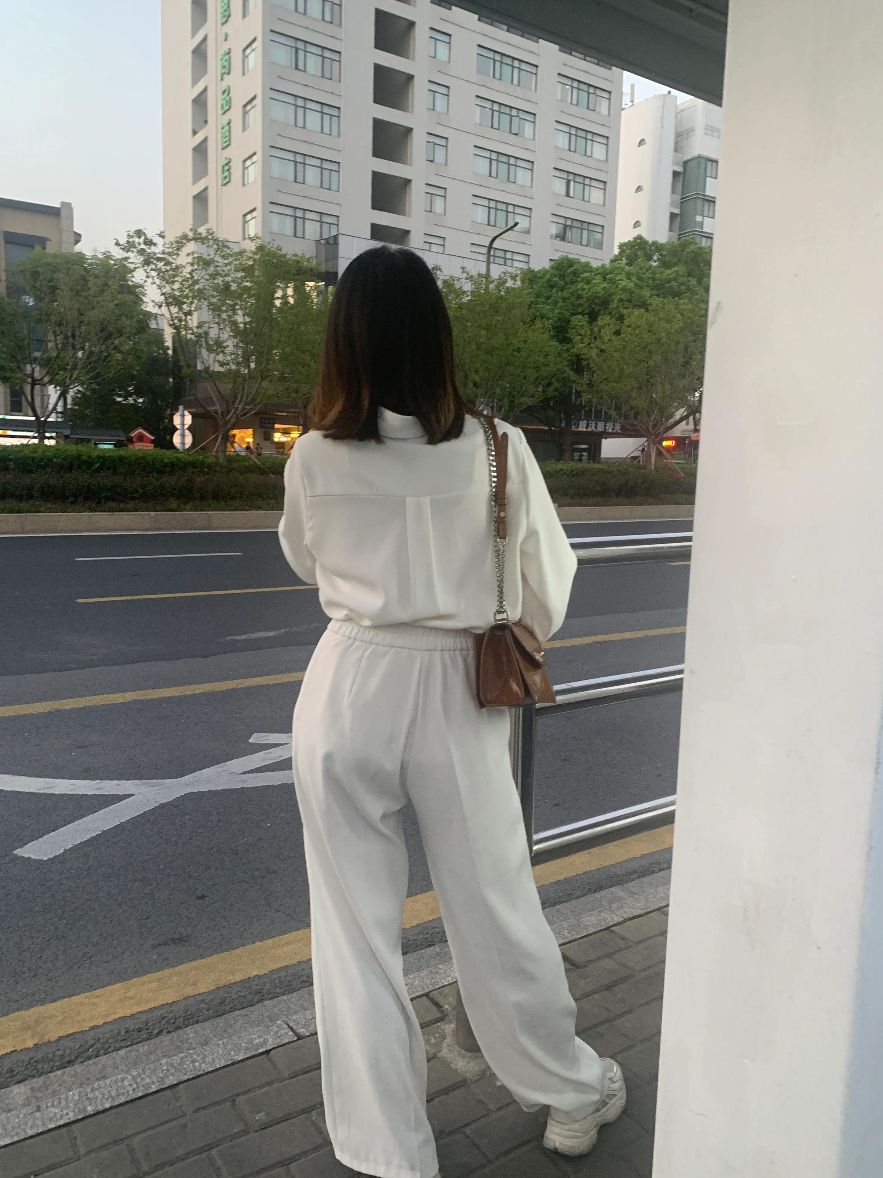 Daily street photography under the sunset, real life records, the back ...