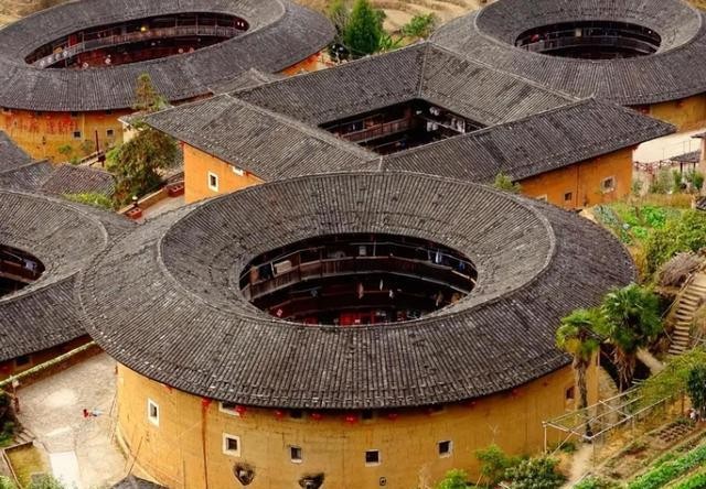 They are pure Han Chinese, with a population of over 100 million, and ...
