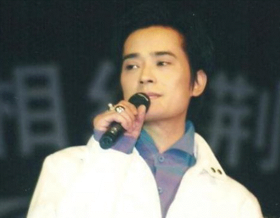He is the original singer of "Bending Moon". He was as famous as Mao ...