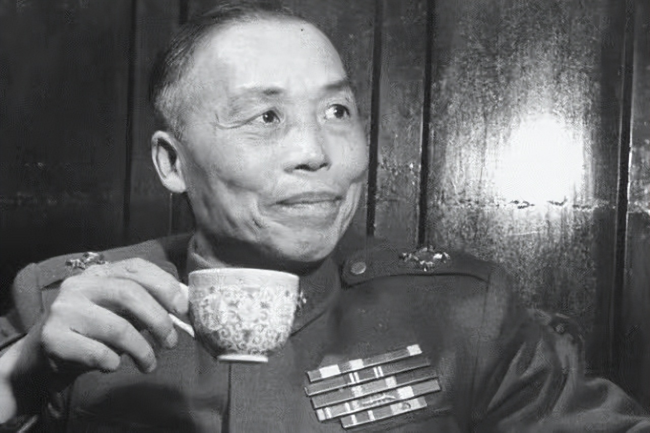 When Li Zongren returned to China in 1965, Chiang Kai-shek ordered an ...