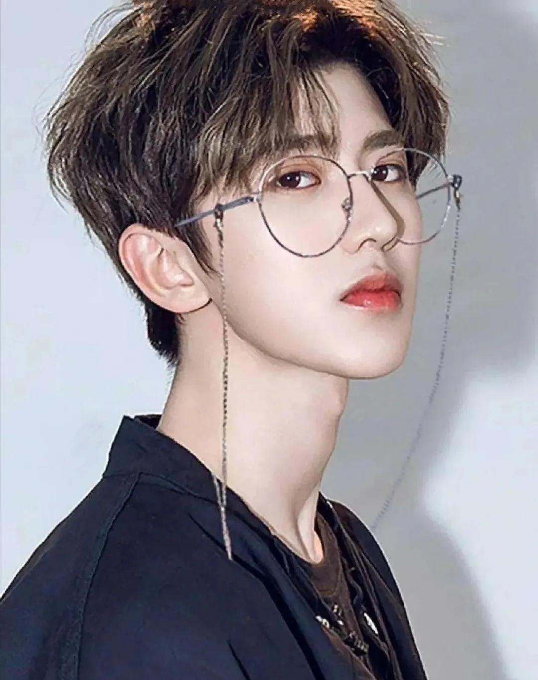 [Celebrity Popularization] Chicken Brother is so beautiful Cai Xukun - iNEWS