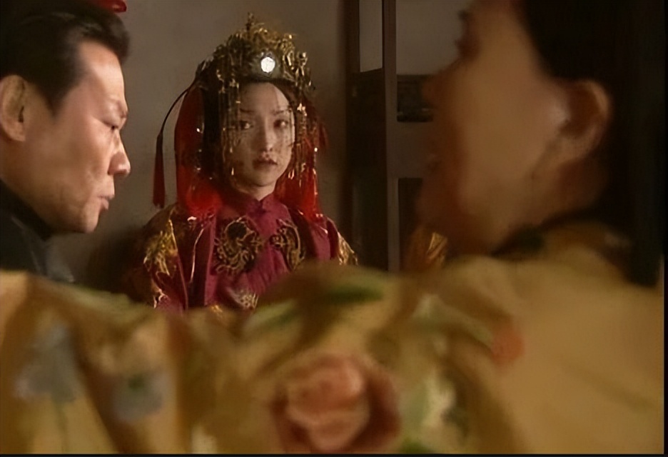 Looking at the three wives of the Rong family from "Orange Is Red" - iNEWS