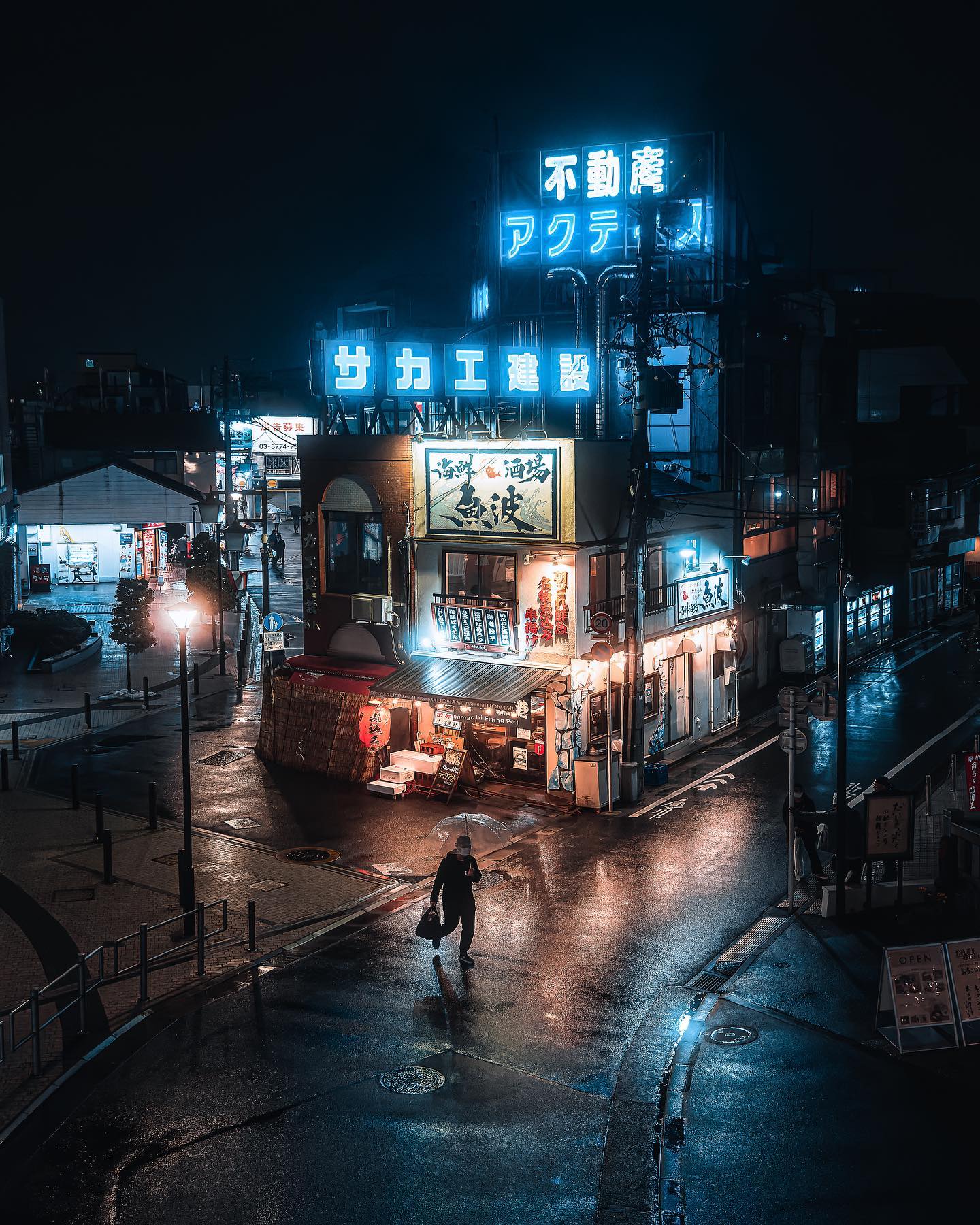40 street photography works by Japanese photographers, the puddles are ...