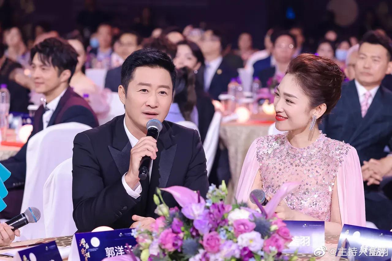 Elegant host Lan Yu - iMedia