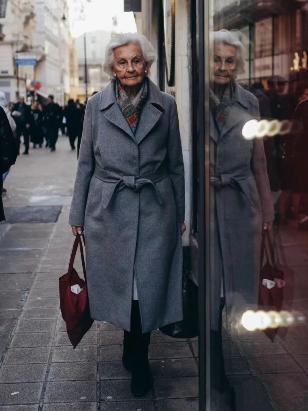 This group of elderly people with an average age of over 70 years old ...