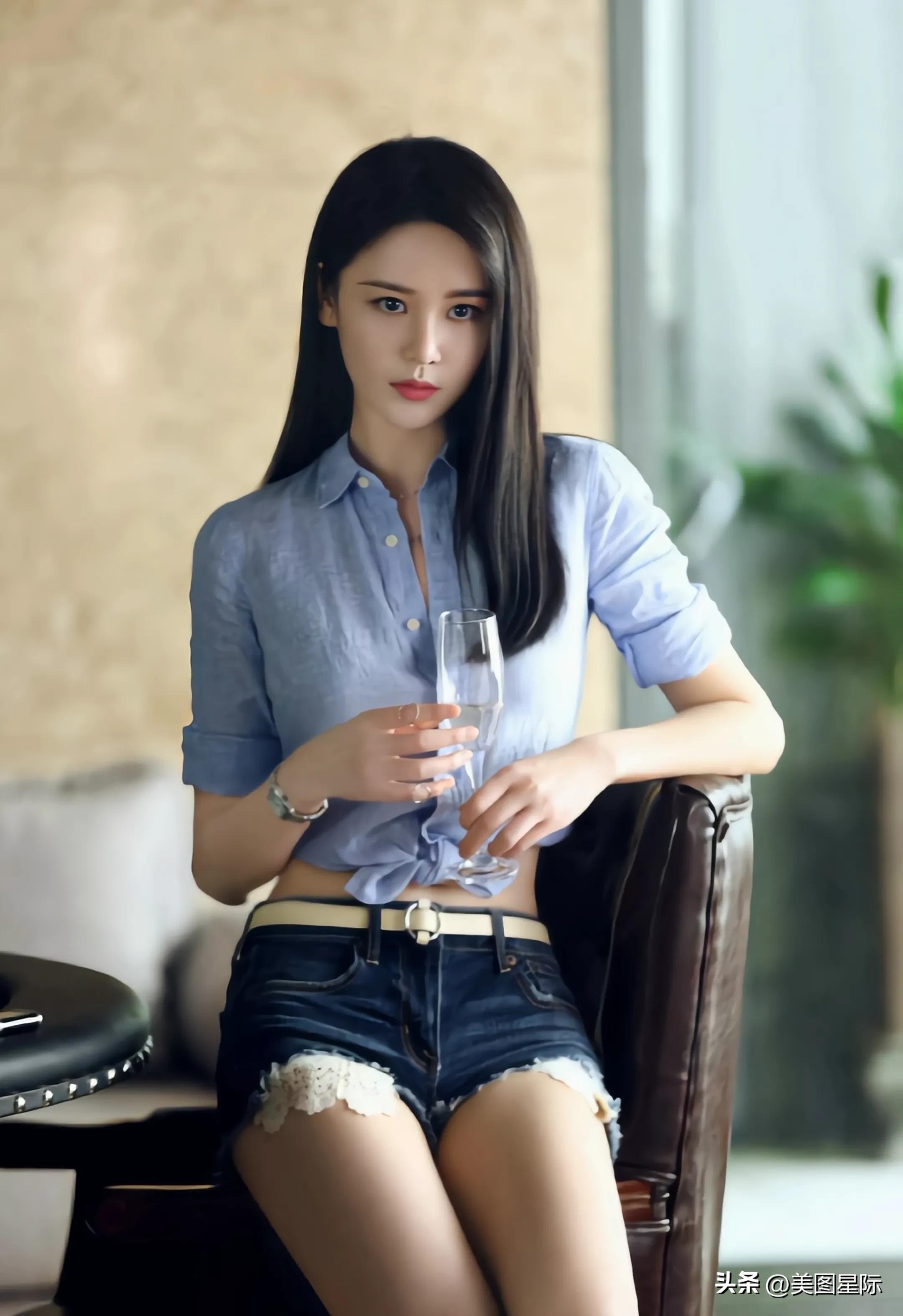 The protagonist of this issue—Qiu Yinong, the 91st issue of the ...