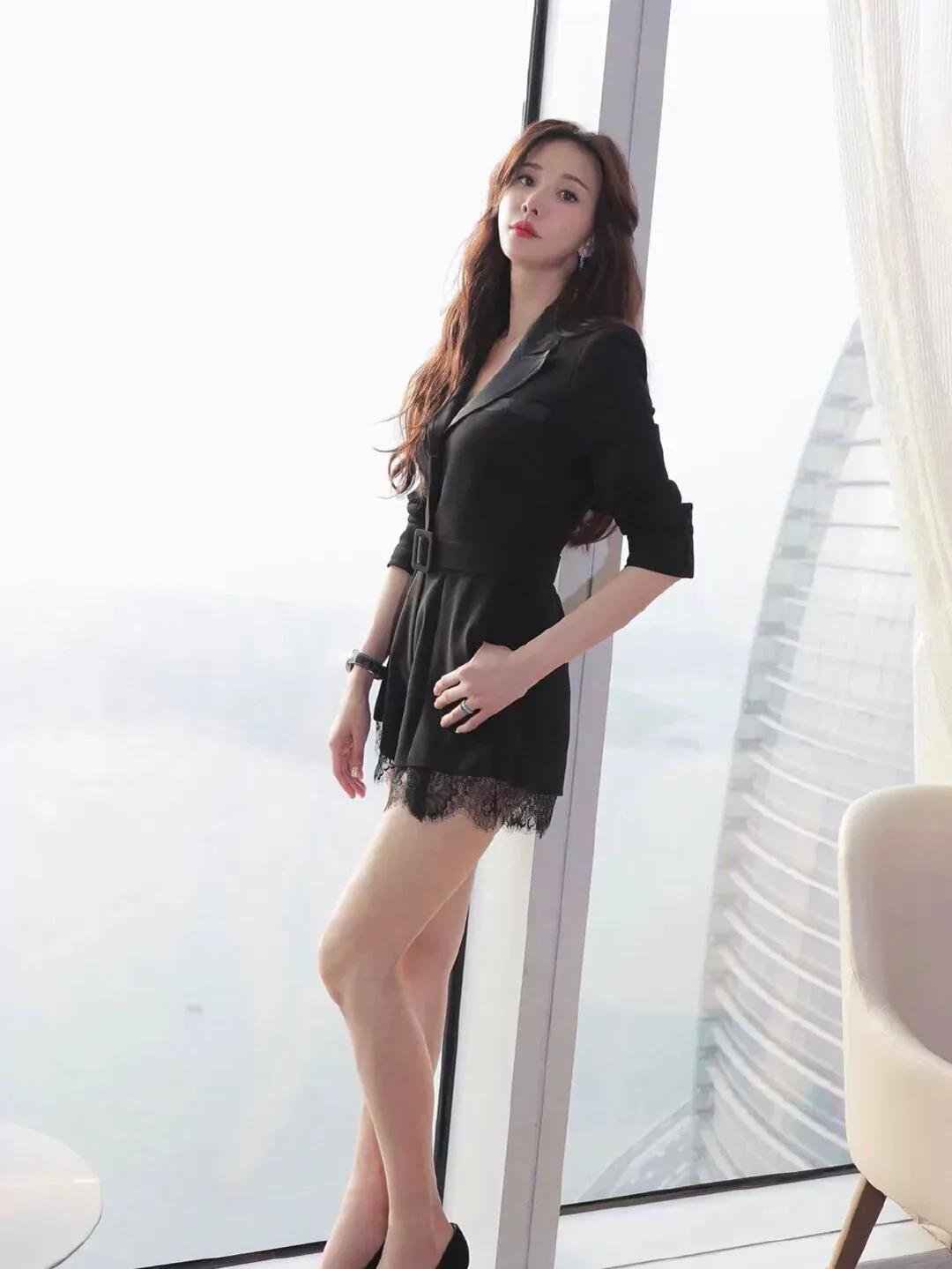 Sexy goddess "Lin Chi Ling" black silk long legs photo photo - iNEWS