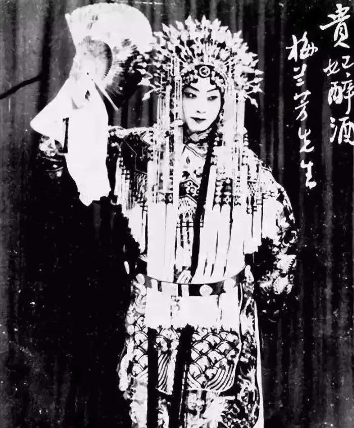 Wuhan Opera Grand Pier - iNEWS