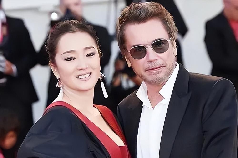 Gong Li and her husband walked the red carpet in Cannes, dressed in a ...