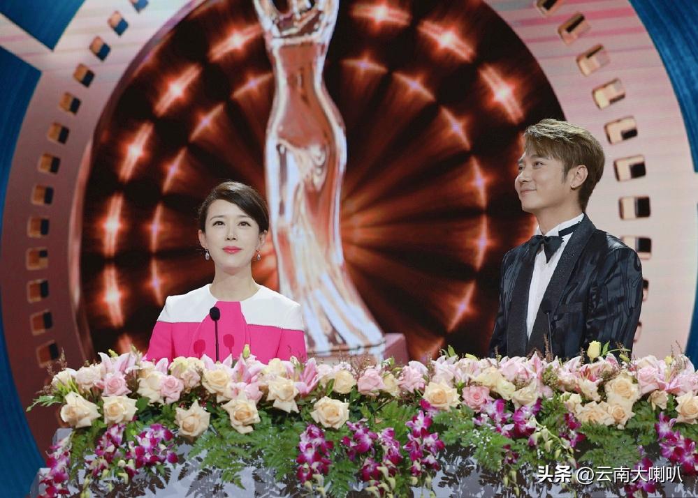 44-year-old Yan Danchen takes photos of Yunnan activities, her ...