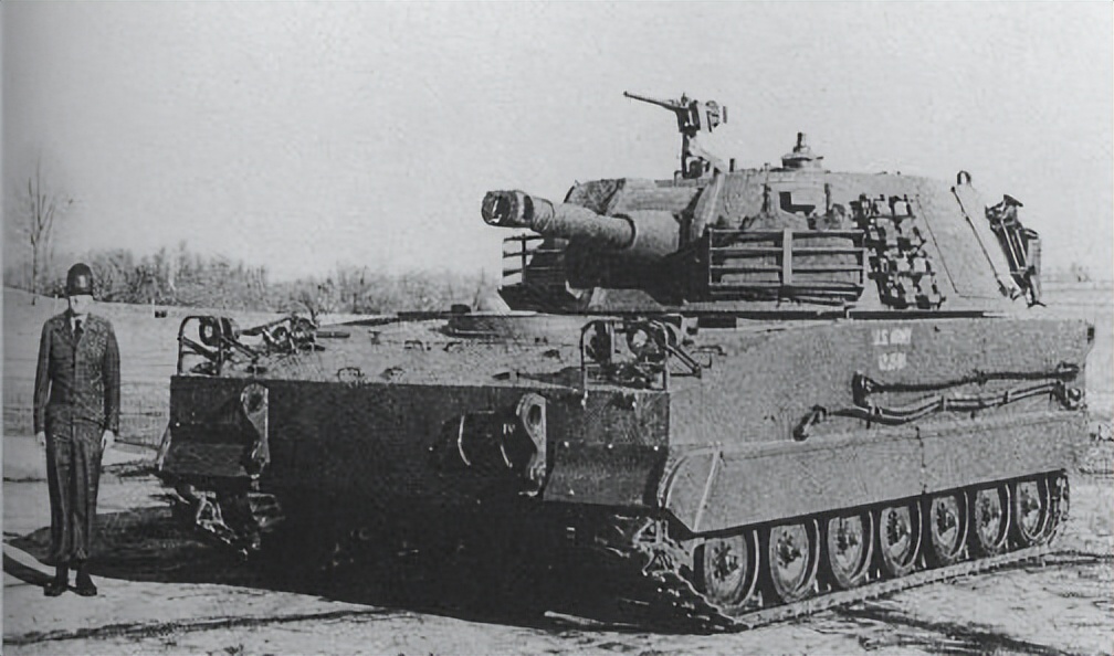 American M108 105mm self-propelled gun that participated in the Vietnam ...