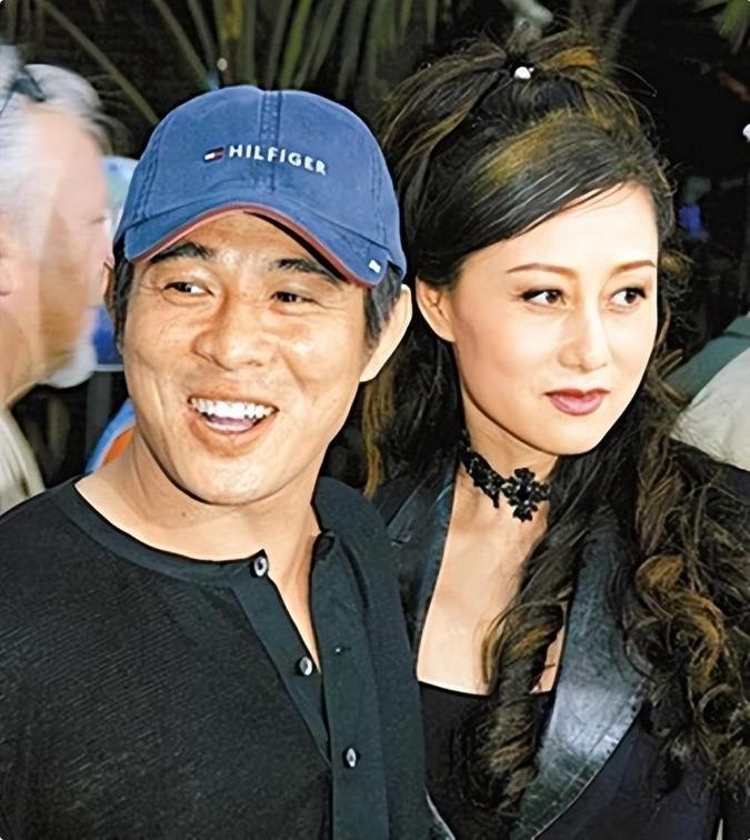 Jet Li posted a recent photo of his wife, 61-year-old Li Zhi is aging ...