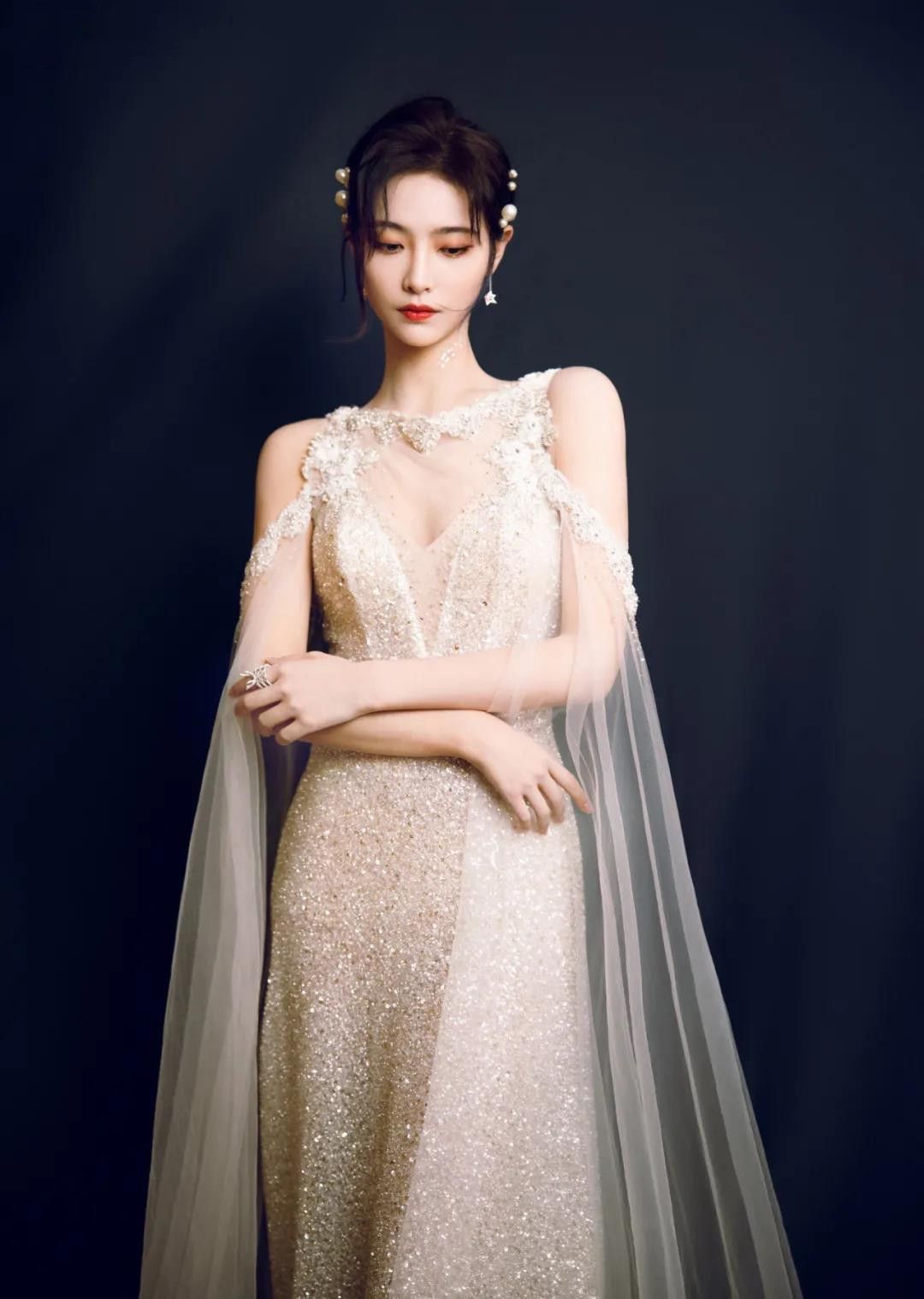 Xu Jiaqi, a new high-cold goddess with good looks and strength - iMedia