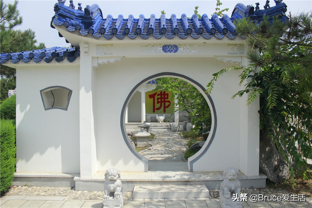 Where is the Hualong Royal Cemetery around Beijing? - iNEWS