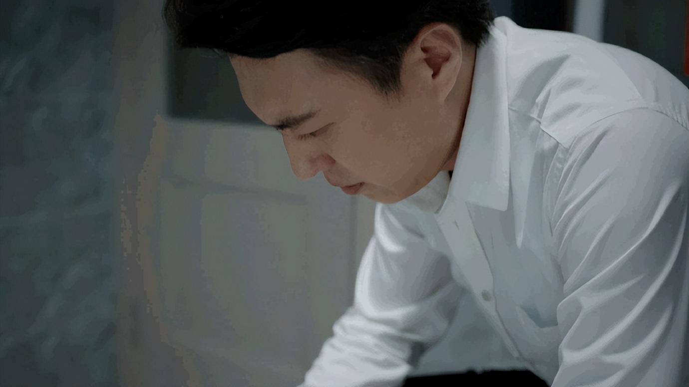 How many "traffic" male stars are the actors of "The Bottom Line ...