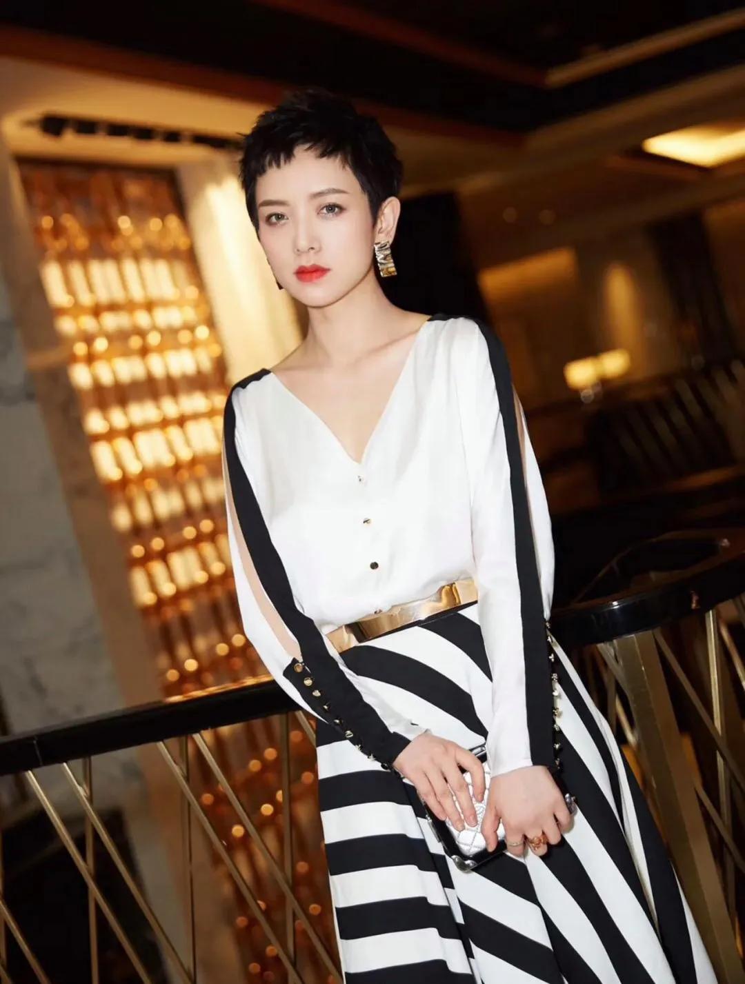 Hawick Lau's girlfriend is pretty good-looking, and all five styles are ...