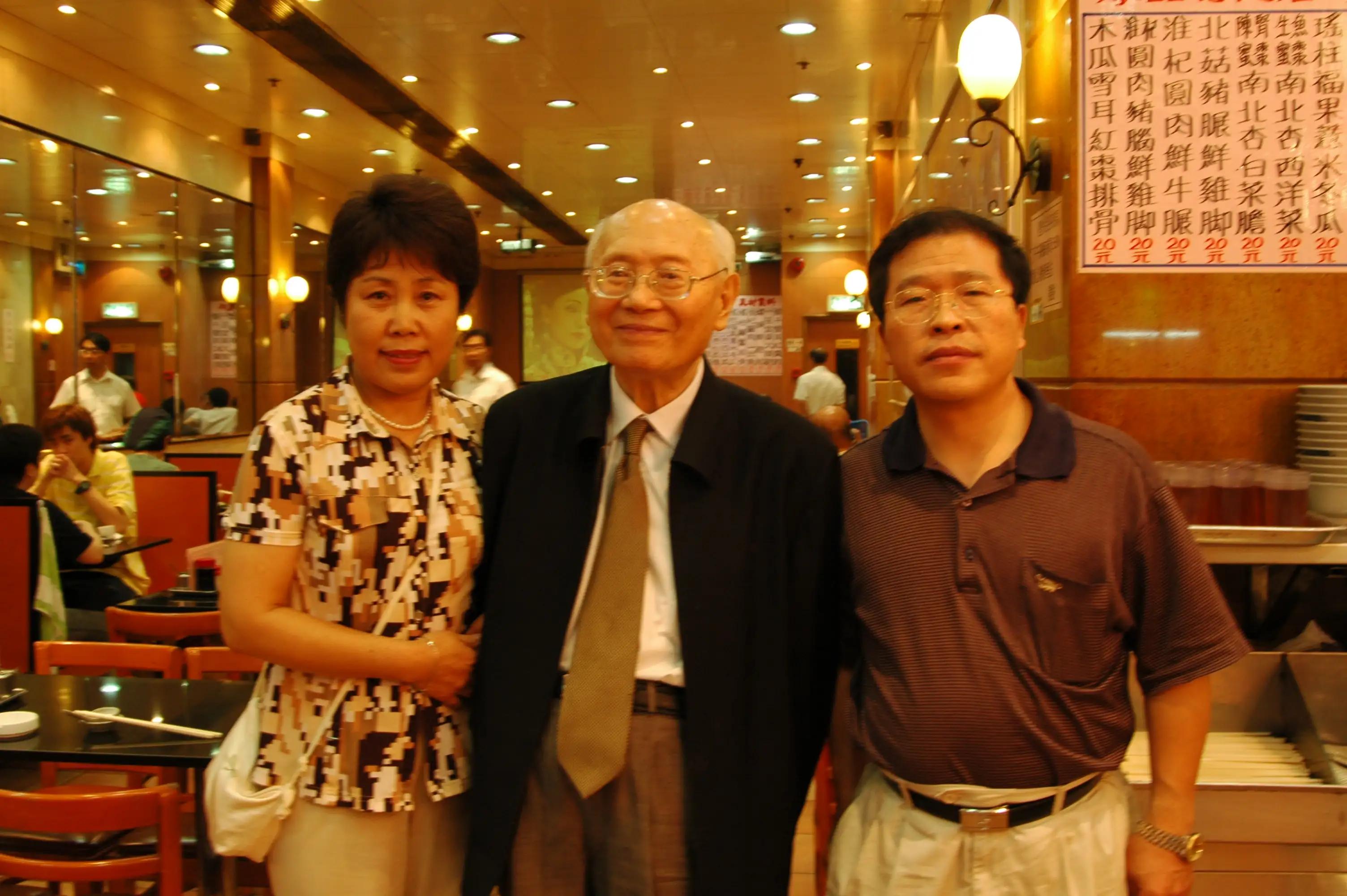 Visiting Celebrities to Seek Support and Deep Friendship - A Trip to ...