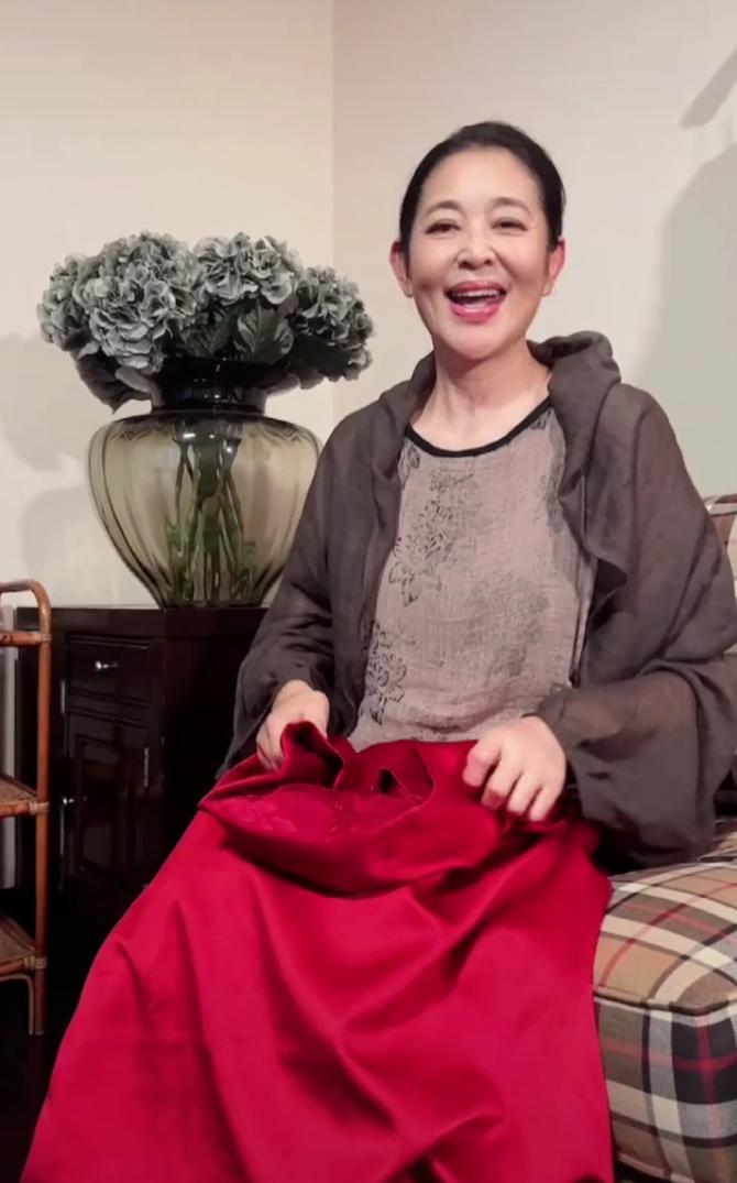 63-year-old Ni Ping's appearance has changed greatly, her body is so ...