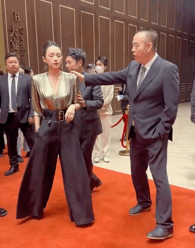 Zhang Songwen and Chen Kaige's famous scene on the red carpet: Micro ...
