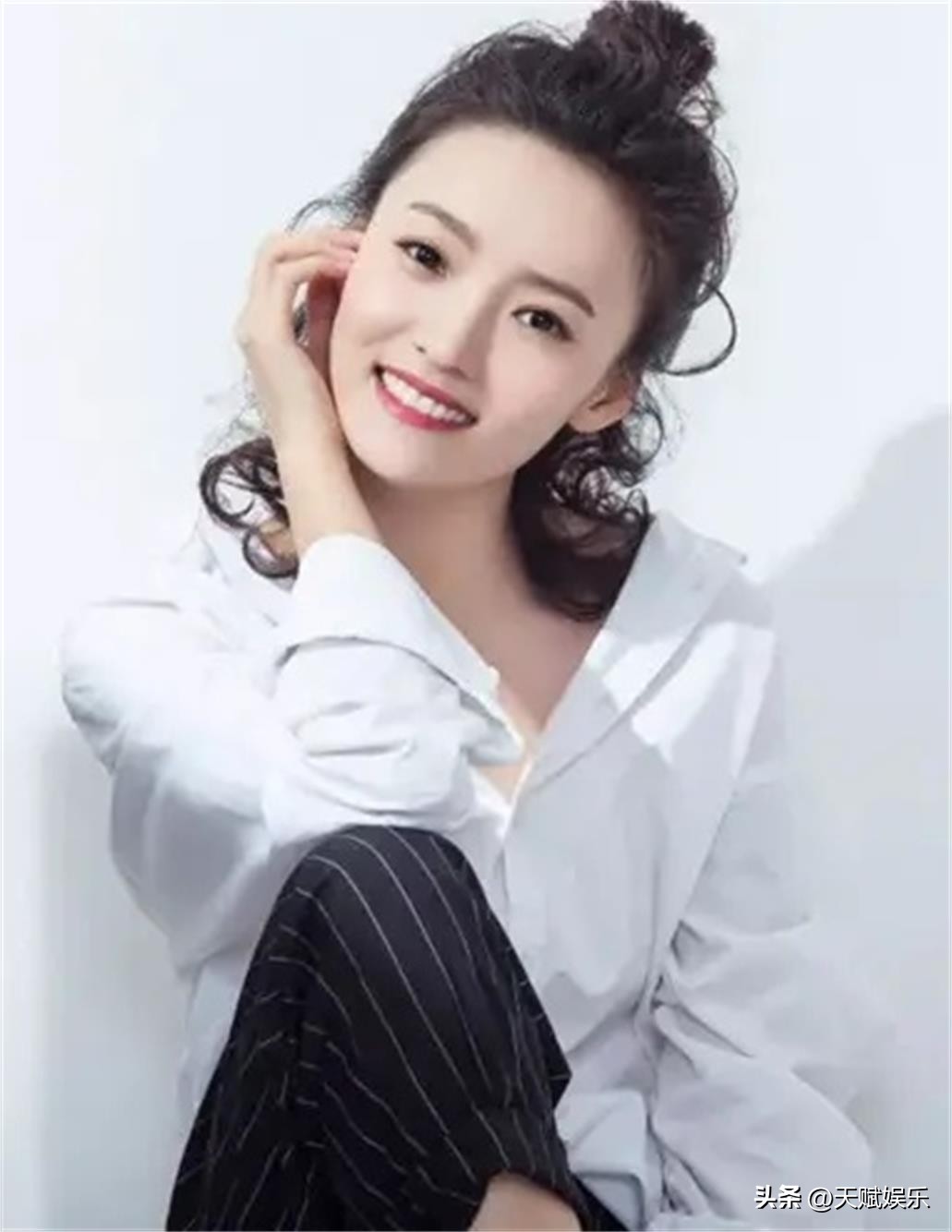 Look at the photo of film and television actress Lin Yuan in the 38 ...