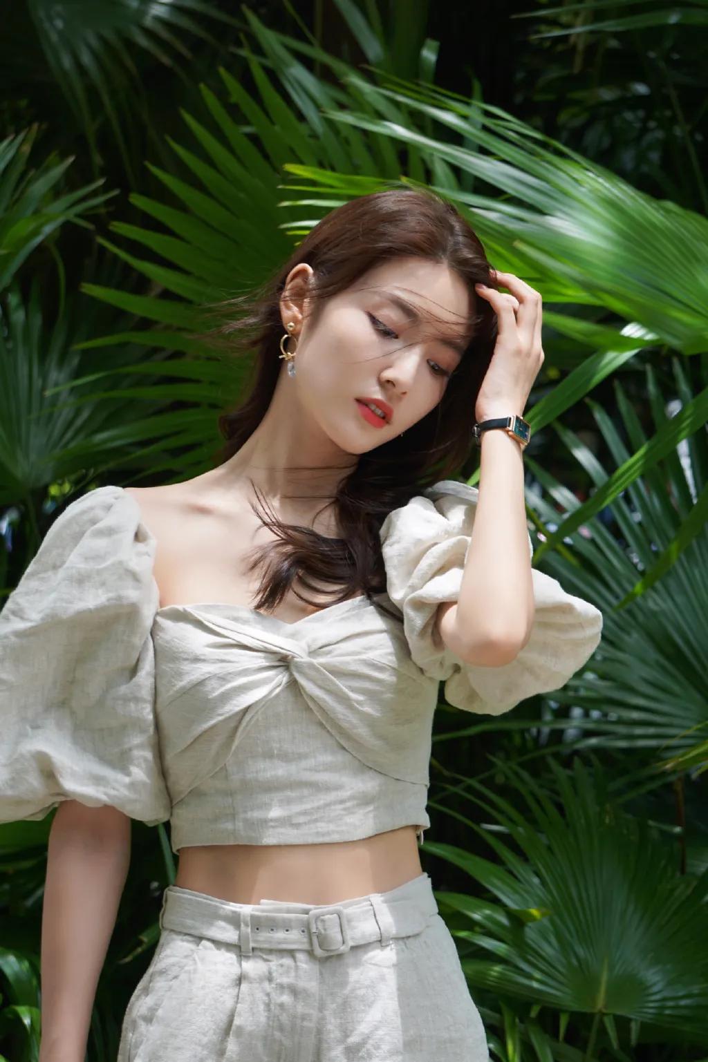 Sexy and seductive Ma Xinrui with snow skin and jade appearance - iNEWS