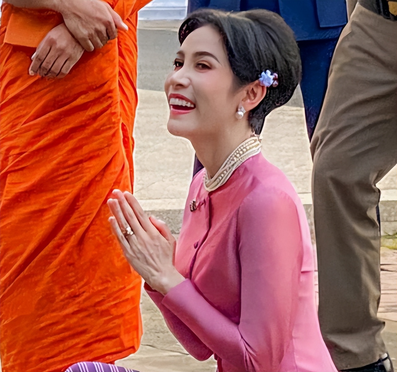 Sinina has been absent from the double-beauty shots continuously, her ...